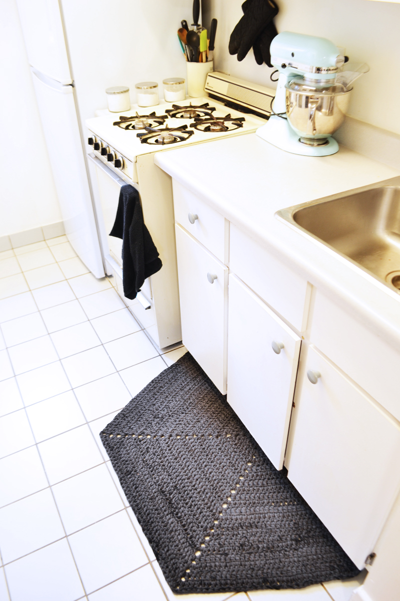 Half Hexagon Crochet Rug DIY