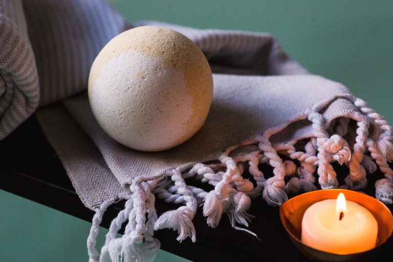 Fizzy Lemon Meringue Pie Bath Bombs DIY