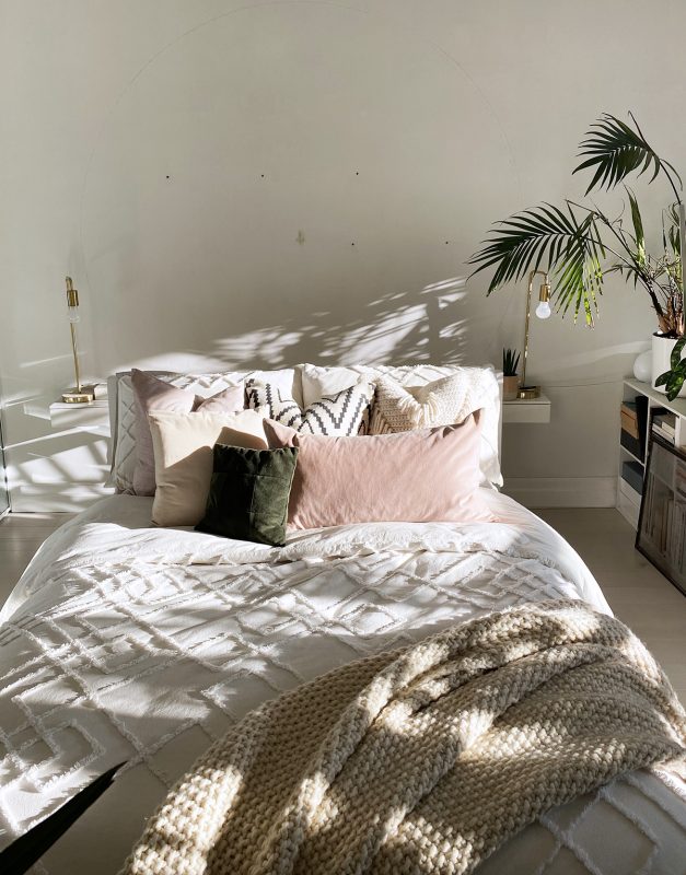 DIY Painted Circle Headboard